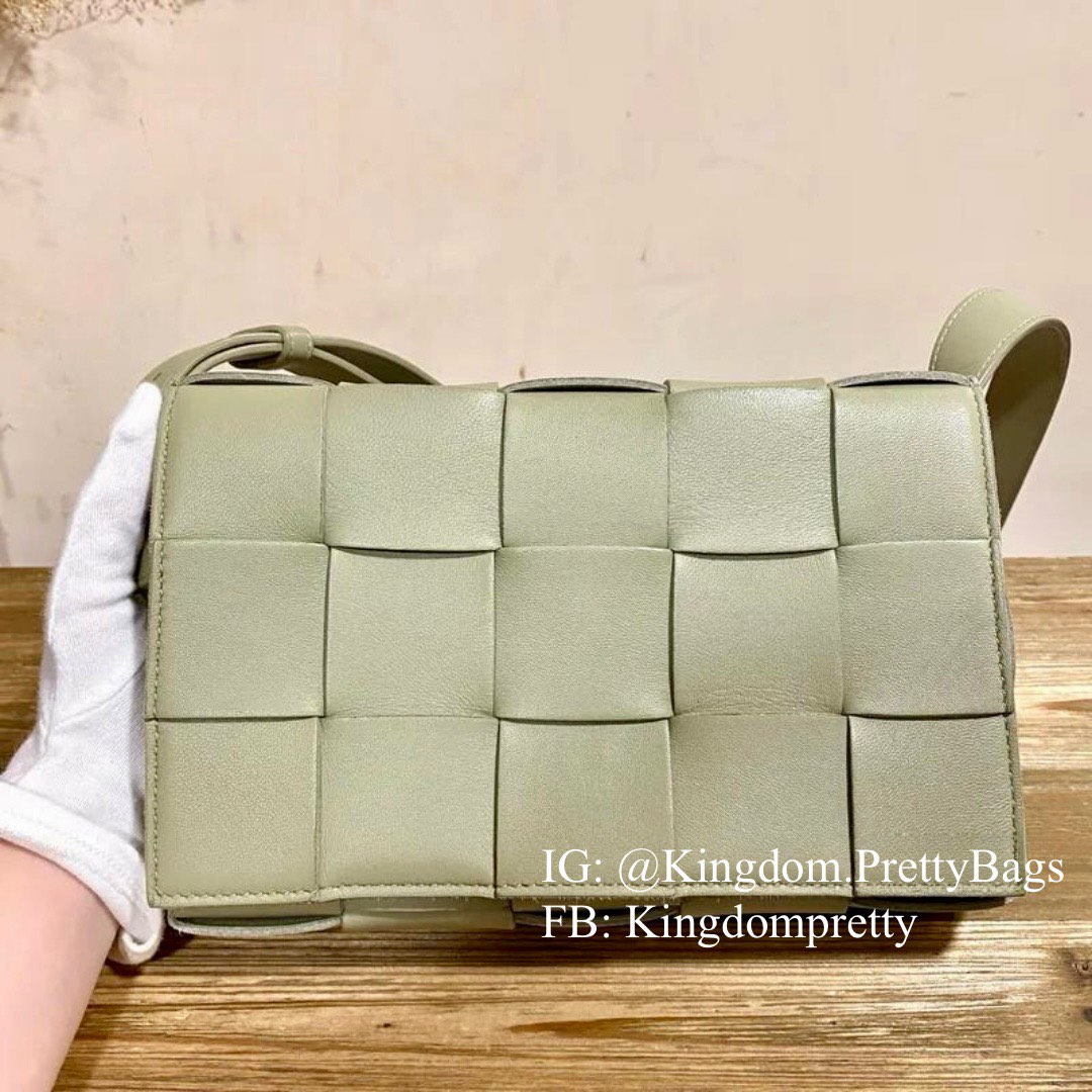 Bottega Veneta Cassette Bv Intrecciato Flap Bag in Green Crossbody ...