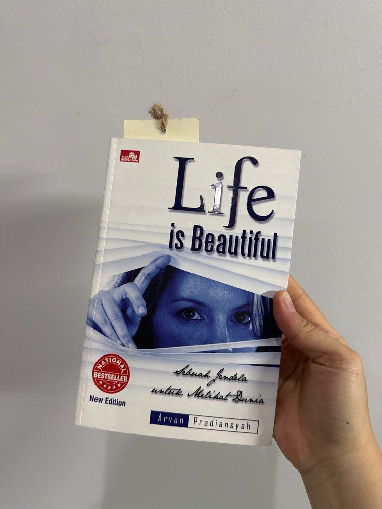 Buku Life is Beautiful by Arvan Pradiansyah, Buku & Alat Tulis, Buku di ...