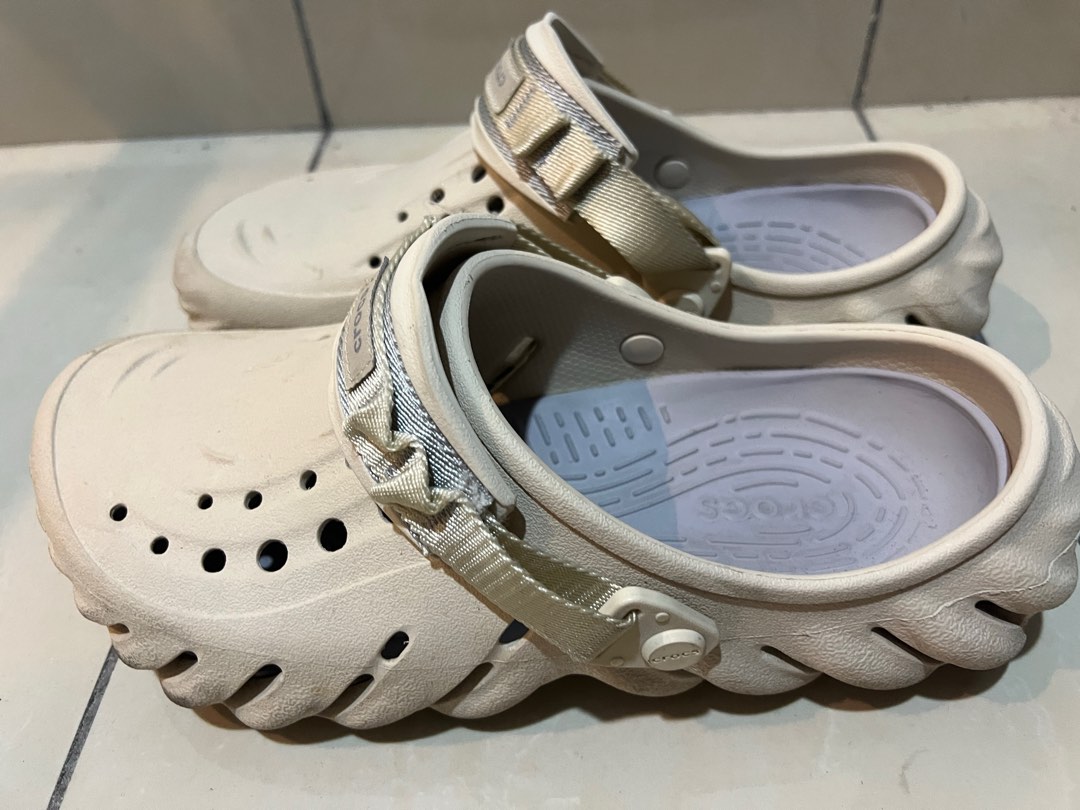 CROCS ECHO CLOG STUCCO TAN BONE, Men's Fashion, Footwear, Flipflops and Slides on Carousell
