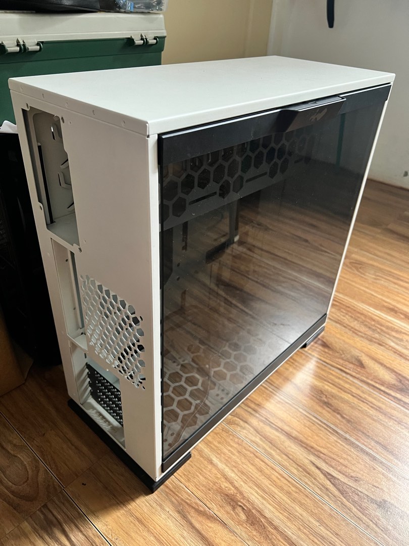 Inwin 303 Mid Tower White PC case, Computers & Tech, Desktops on Carousell