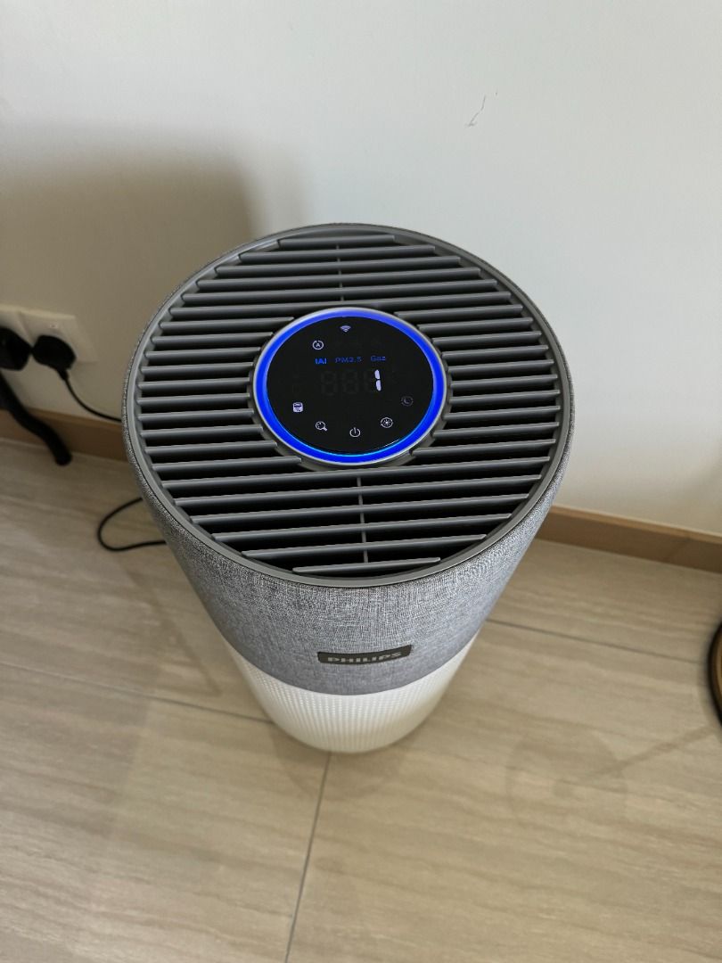 PHILIPS AC3033/30 wireless Air Purifier for large rooms. Have 1 year ...