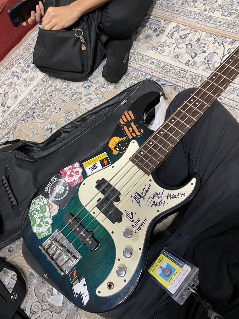 SAMICK GREG BENNETT BASS 4 STRING, Hobbies & Toys, Music & Media ...