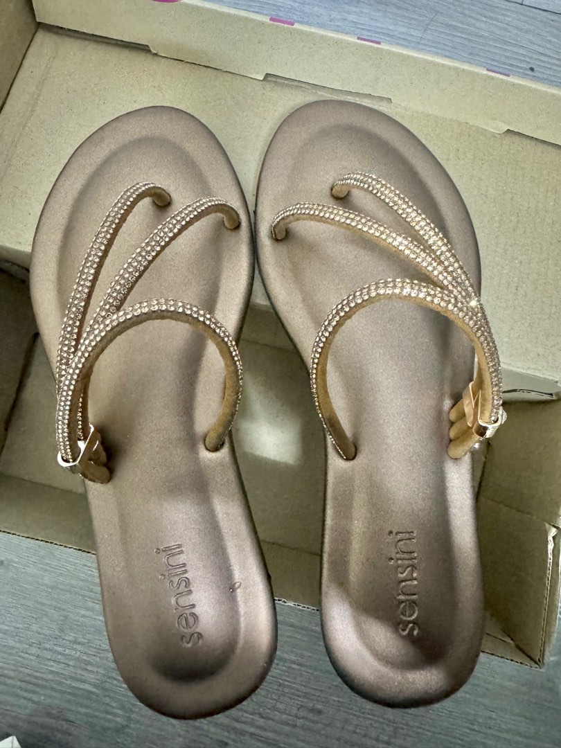 Sensini Sandle, Women's Fashion, Footwear, Flats on Carousell