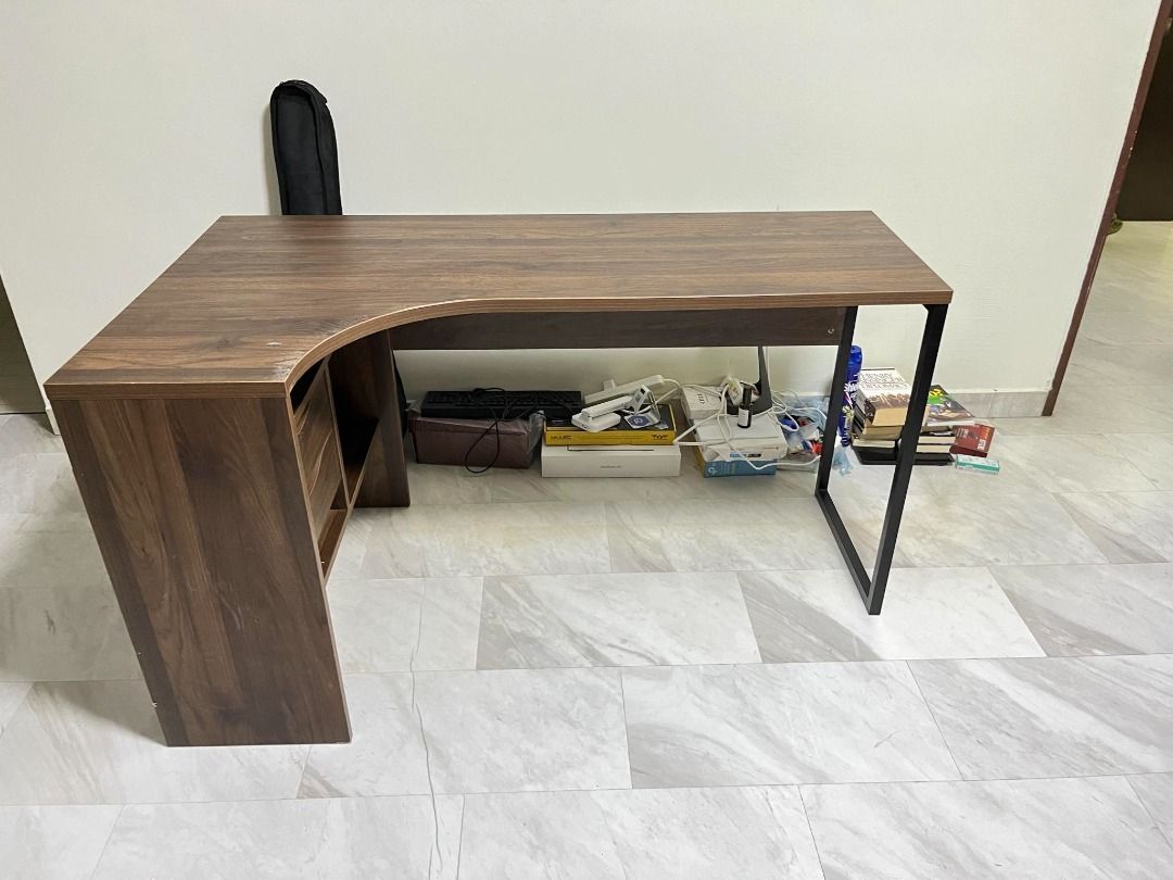 Vhive computer table store