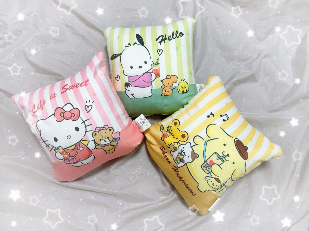 全新 原價399元 清心福全與三麗鷗聯名 二合一抱枕兼頸枕 Hello Kitty 凱蒂貓 布丁狗 帕恰狗 趴睡枕 U型枕, 書籍、休閒與玩具, 旅遊相關用品, 旅行必需品及用品在旋轉拍賣