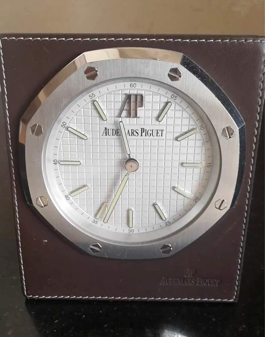 Audemars Piguet Mechanical table clock display, 名牌, 手錶 - Carousell