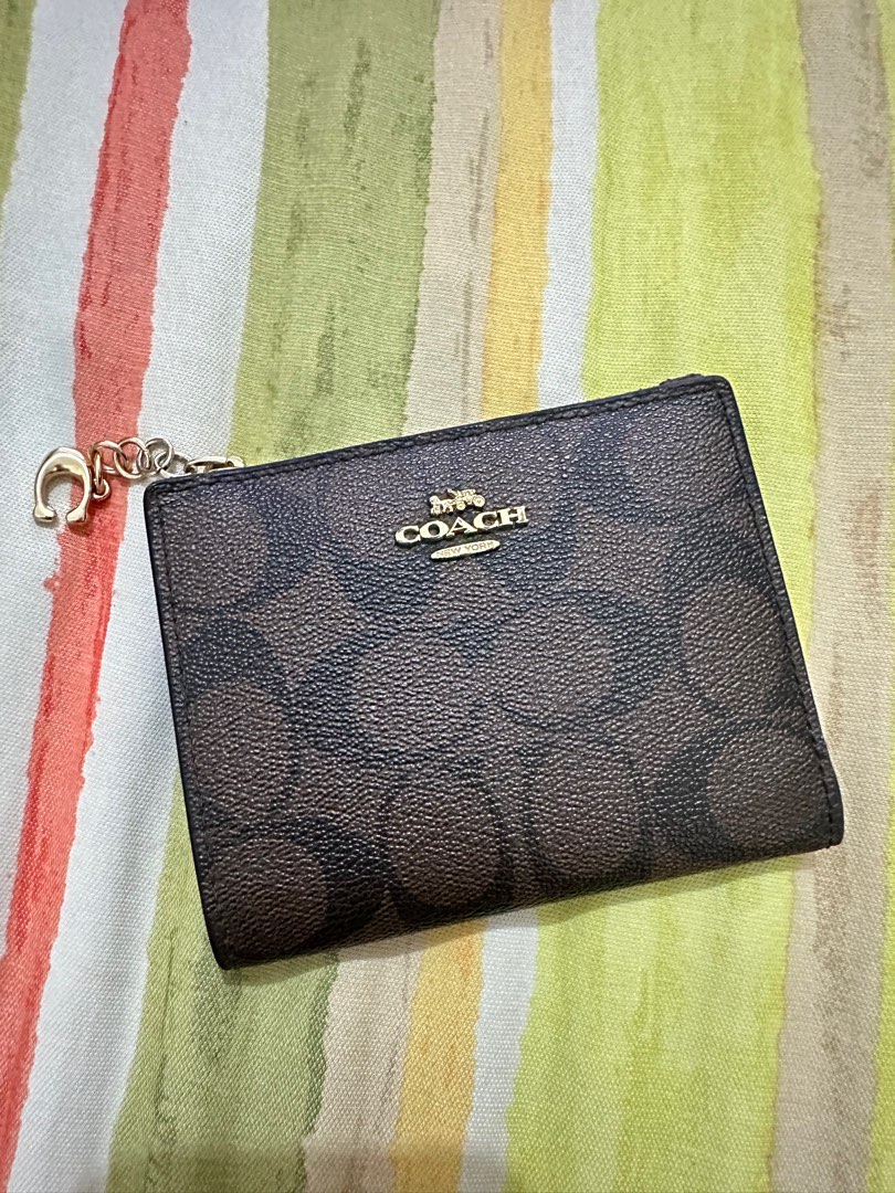 Coach Bifold Wallet, Women's Fashion, Bags & Wallets, Wallets & Card ...