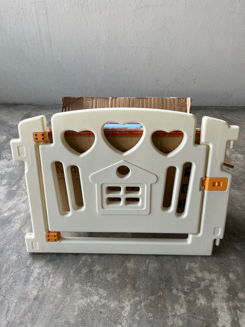 Coby fence, Babies & Kids, Infant Playtime on Carousell