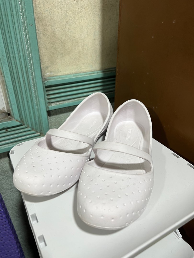 DURALITE White Shoes, Women's Fashion, Footwear, Sneakers on Carousell