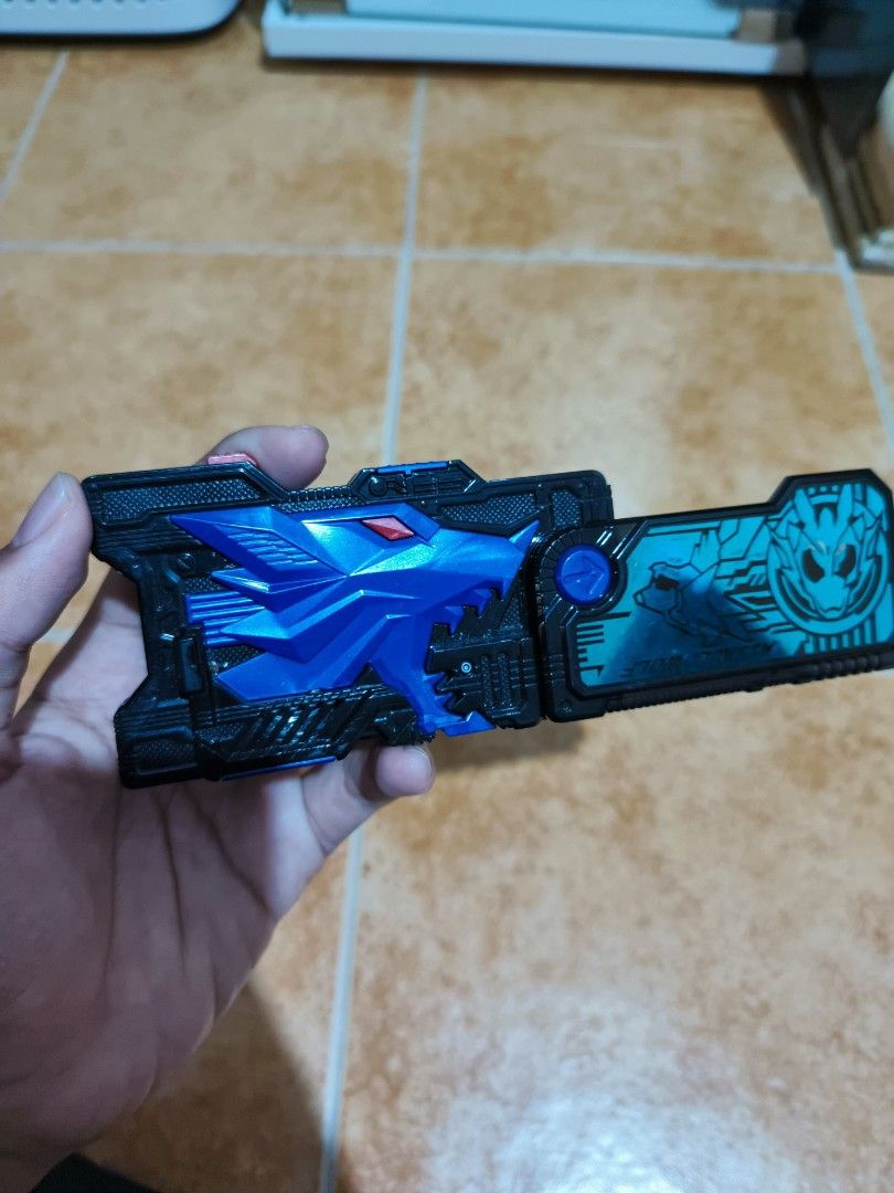 DX Assault Wolf Progrise key Kamen rider zero one Vulcan Bandai, Audio ...