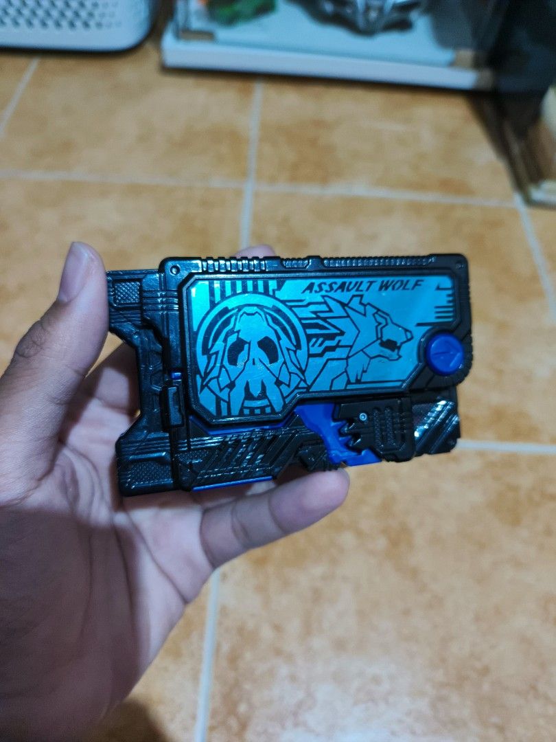 DX Assault Wolf Progrise key Kamen rider zero one Vulcan Bandai, Audio ...