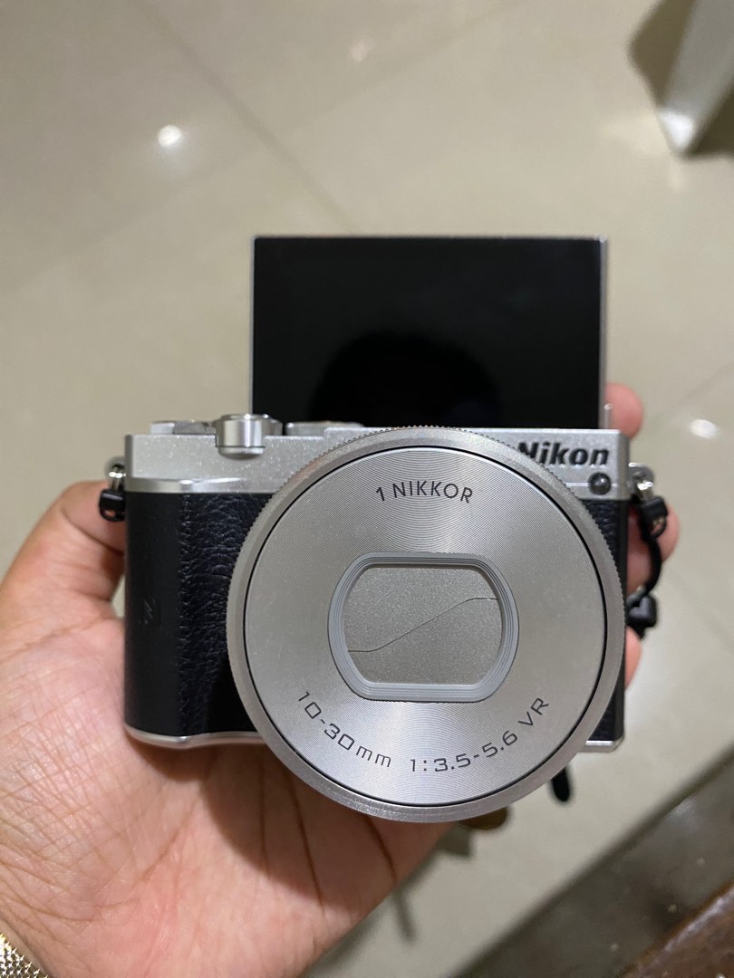 FOR SALE: Nikon J5 (complete accessories w/ free Pro SD Card ...