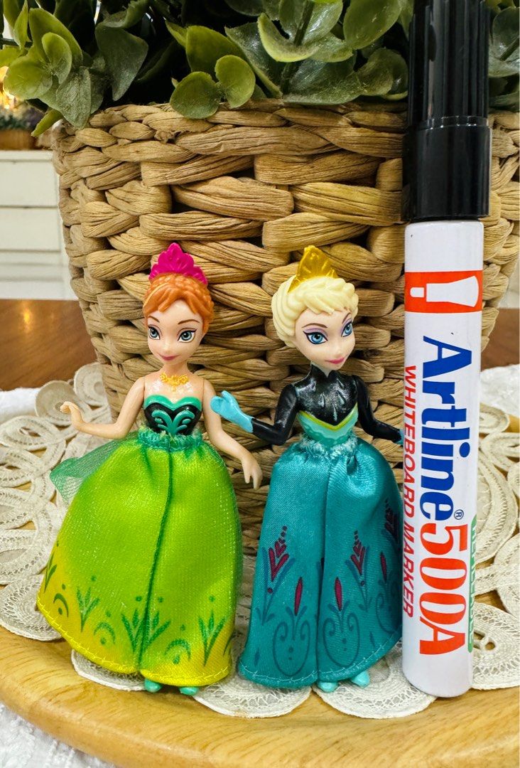 Frozen Elsa and Anna figure, Hobbies & Toys, Toys & Games on Carousell