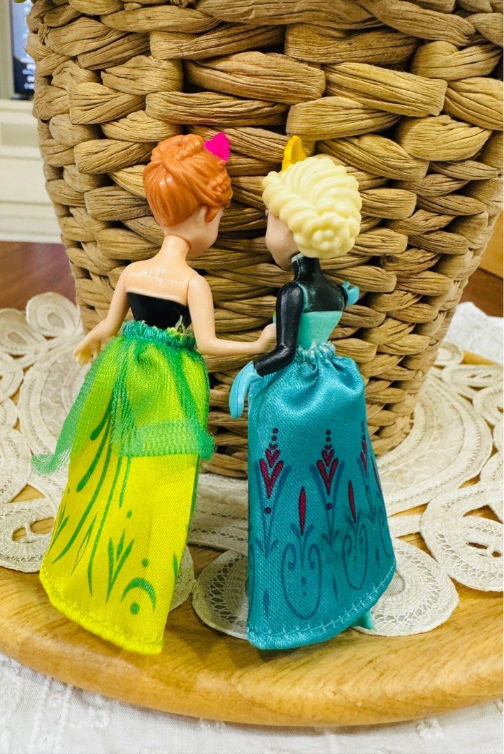 Frozen Elsa and Anna figure, Hobbies & Toys, Toys & Games on Carousell