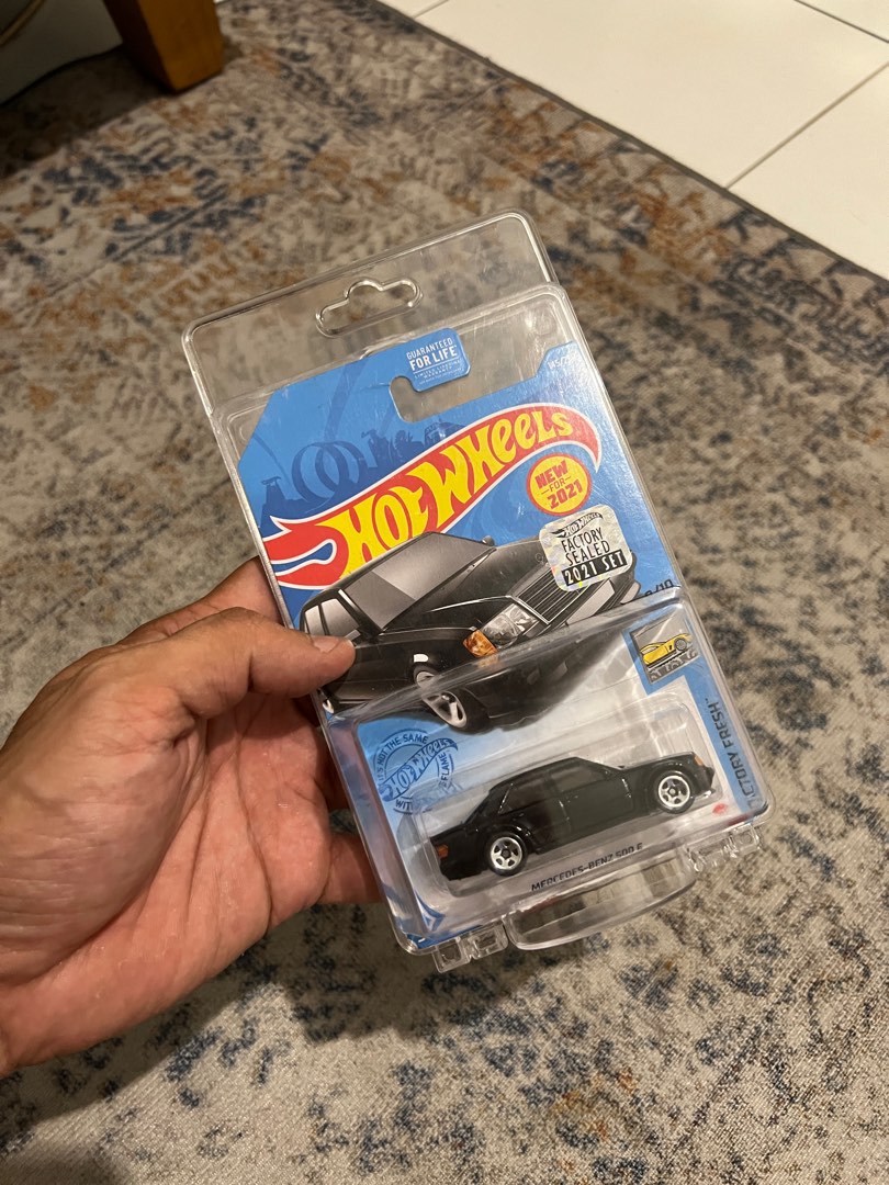 Hot Wheels Mercedes Benz w124 Boxer 500 E, Toys & Collectibles, Mainan ...