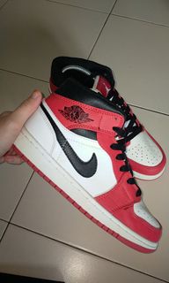 Aj1 Mid Chicago White Toe, Women's Fashion, Footwear, Sneakers on Carousell