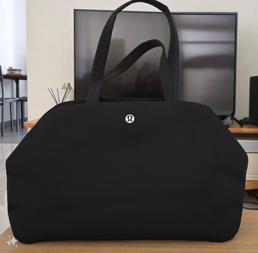 Lululemon City Essentials Bag 25l, Luxury, Bags & Wallets on Carousell