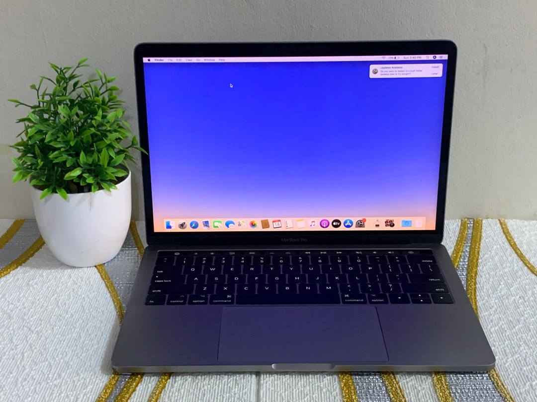 MacBook Pro 2017 13-inch Core i7 16gb Ram 256gb Storage (touchbar ...