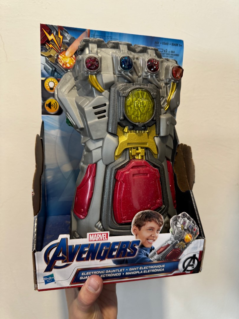 Marvel Avengers: Electronic Infinity Gauntlet with light and sound ...