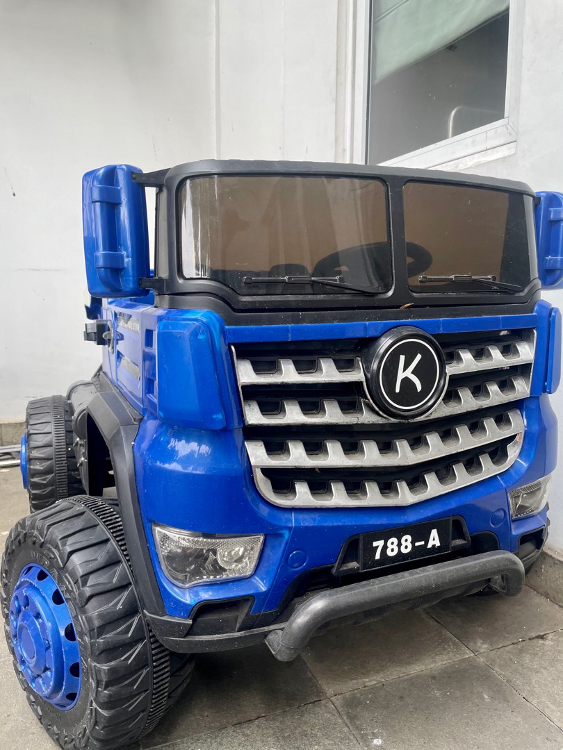 mobil truk besar beli 4jt bisa naik 2 anak. belakang bisa angkut barang ...