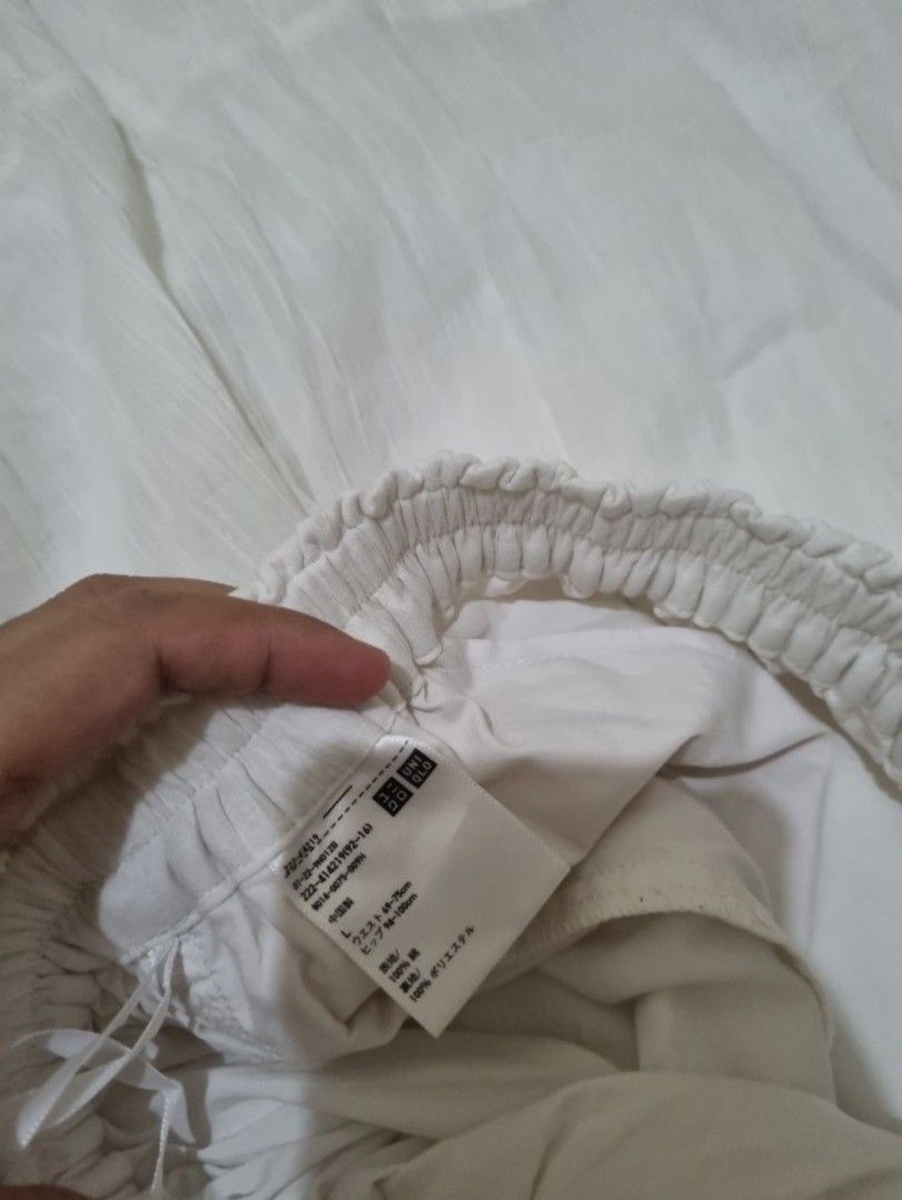 Rok Uniqlo Umpak putih, Fesyen Wanita, Pakaian Wanita, Gaun & Rok di ...