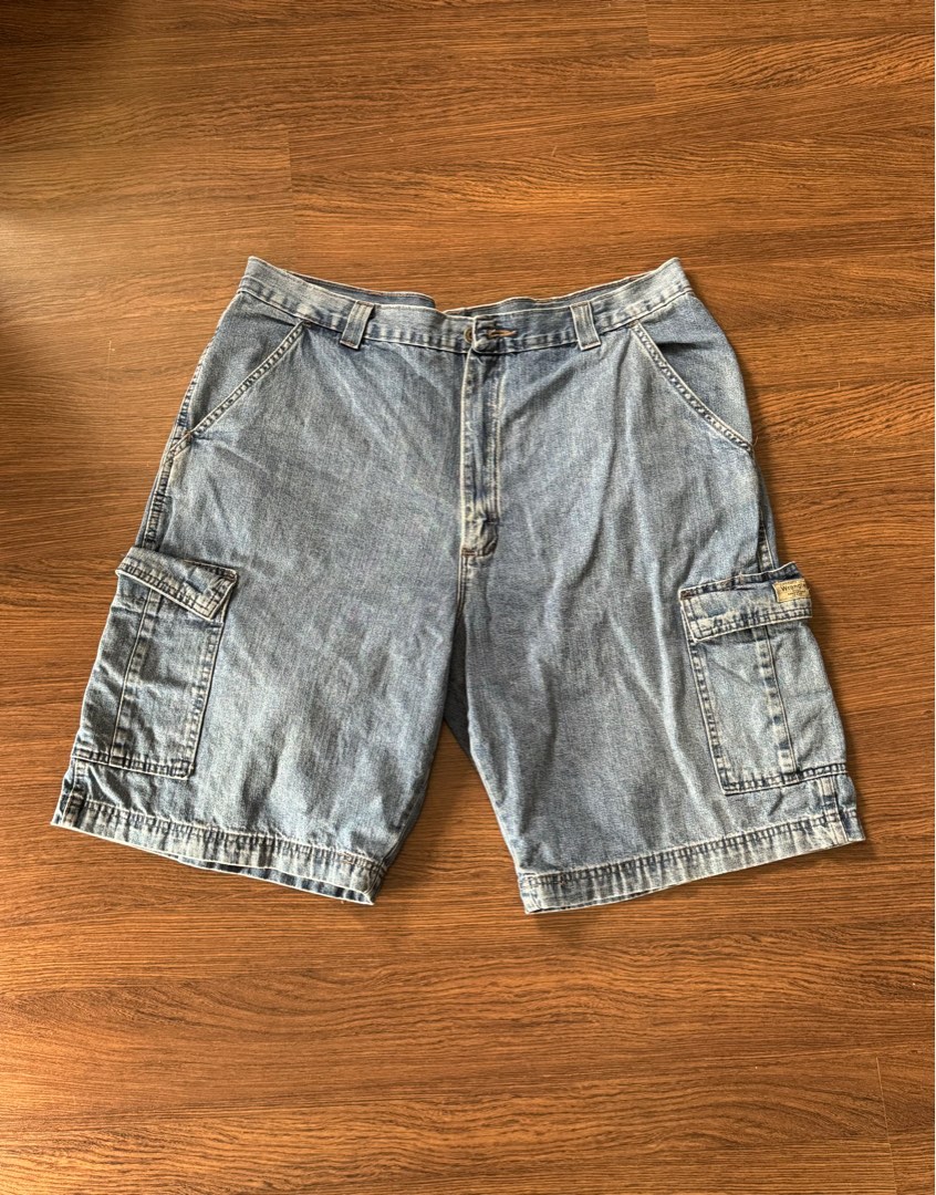 Wrangler cargo jorts, Men's Fashion, Bottoms, Shorts on Carousell