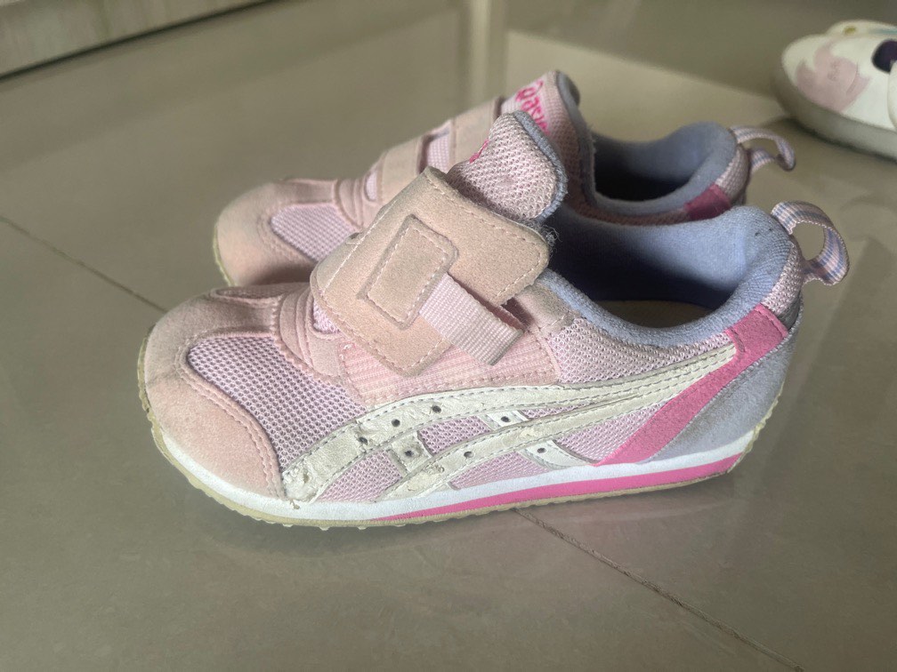 Asics Girls Sneakers, Babies & Kids, Babies & Kids Fashion on Carousell