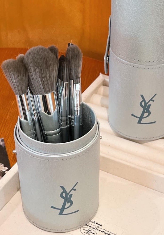 Authentic YSL VIP makeup brush set, Beauty & Personal Care, Face ...