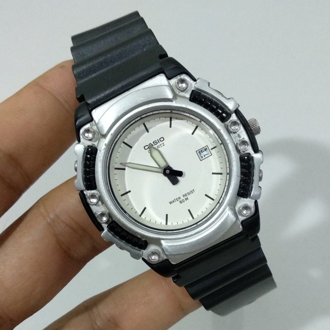 Casio vintage analog watch, Fesyen Pria, Jam Tangan di Carousell