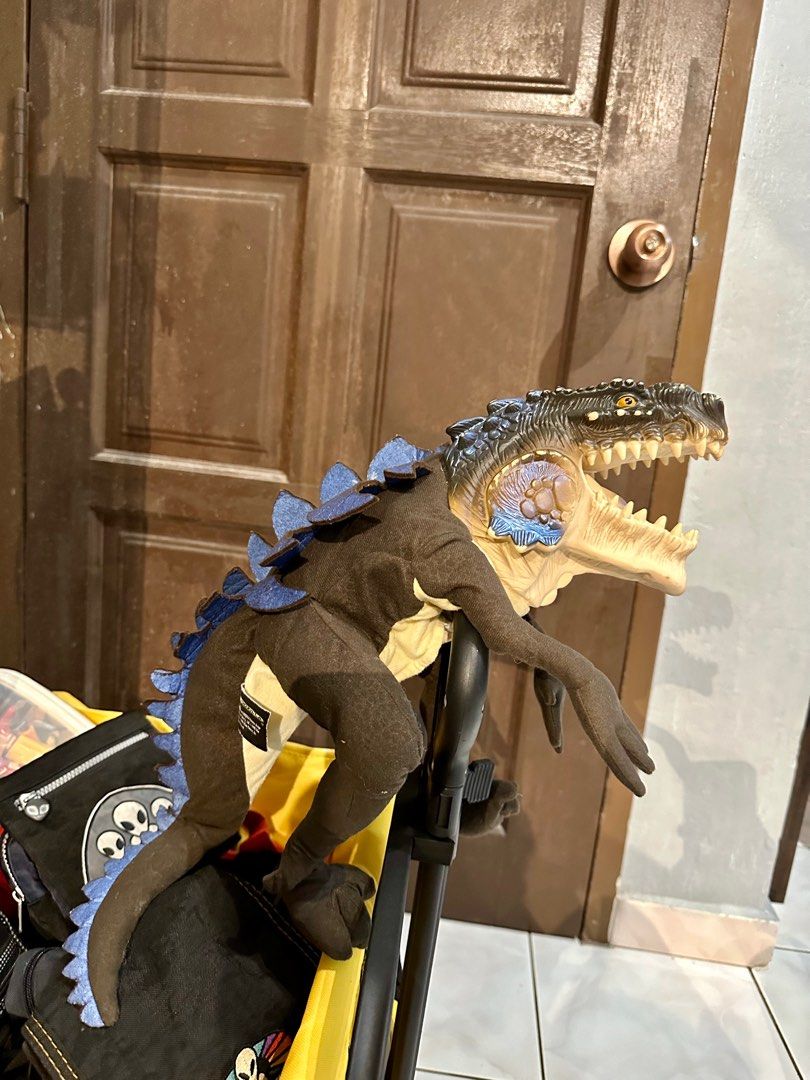 Godzilla 1998 Full Body Hand Puppet (Toho) Vintage, Hobbies & Toys ...