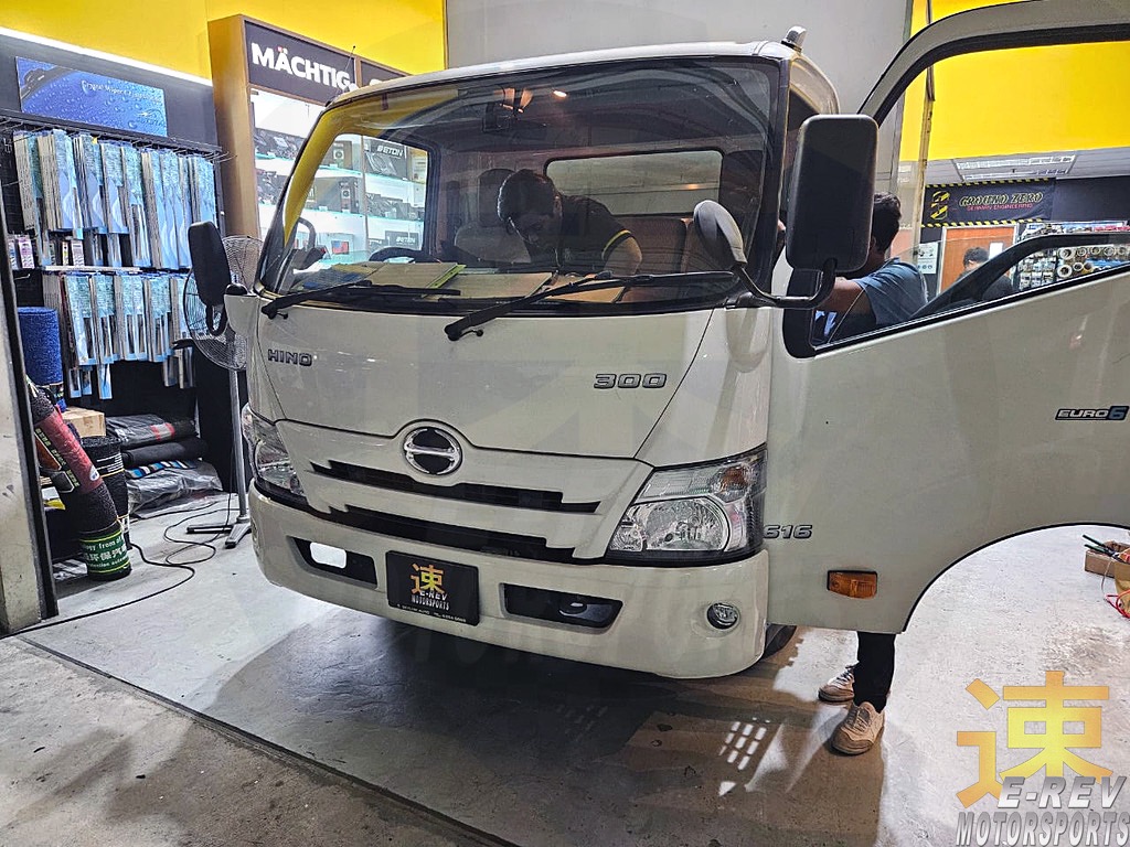 Hino 300/ Toyota Dyna/ Nissan Cabstar/ Mitsubishi Canter Reverse Camera ...