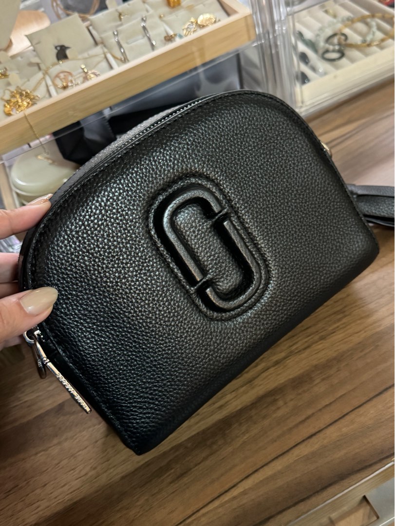 MARC JACOBS SHUTTER SLING BAG, Luxury, Bags & Wallets on Carousell