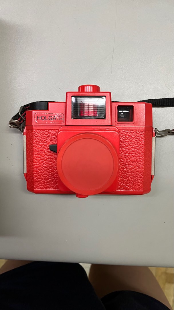 Red holga 120n lomography camera, Photography, Cameras on Carousell