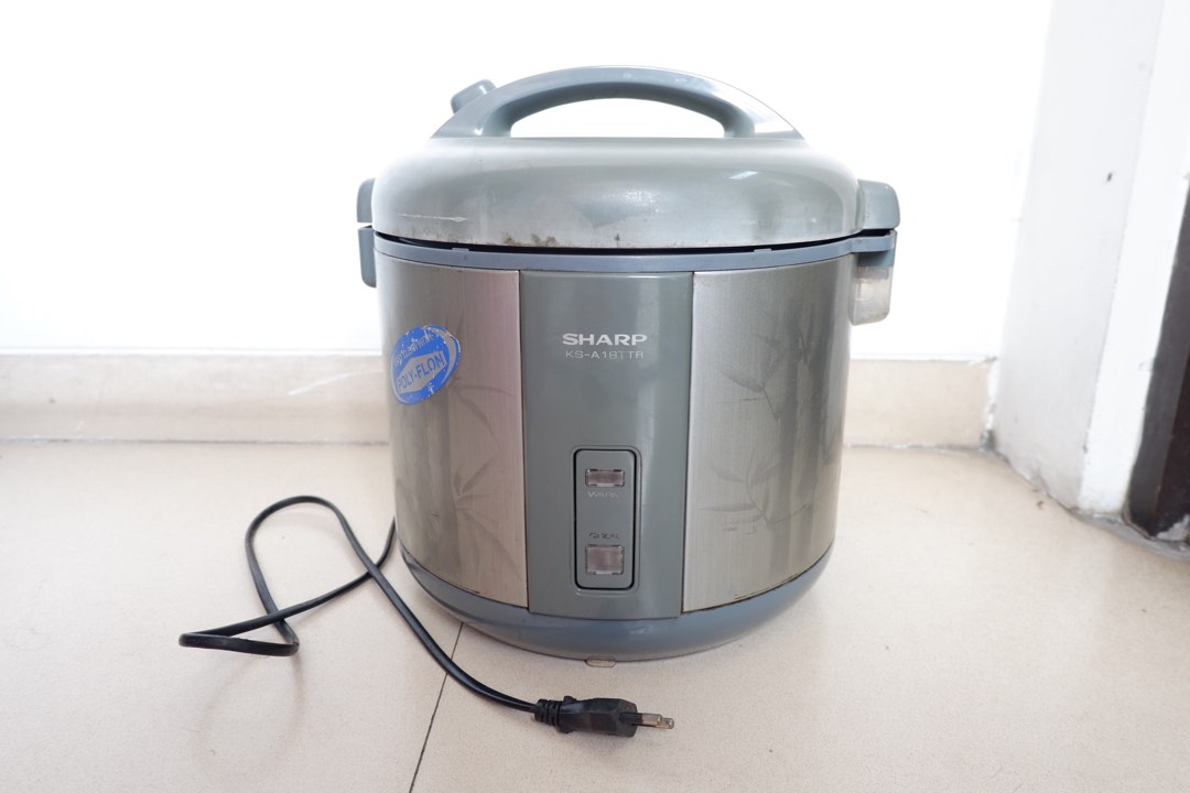 Rice Cooker Sharp 1.8L, Barang Yang Dicari di Carousell