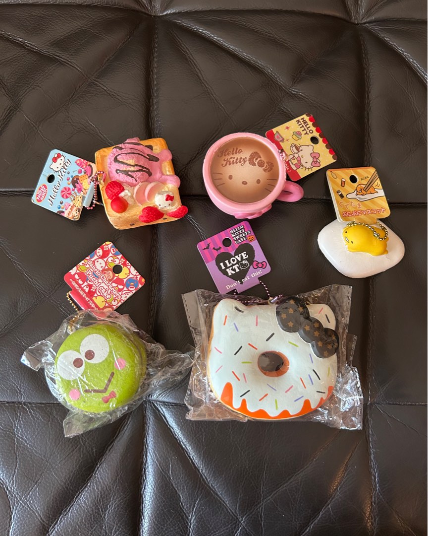 Sanrio squishy set + free squishies, 興趣及遊戲, 玩具 & 遊戲類 - Carousell