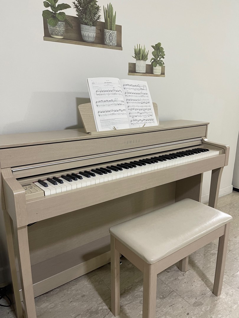 $850 Yamaha CLP-635 clavinova digital Piano with Bench, Hobbies & Toys ...