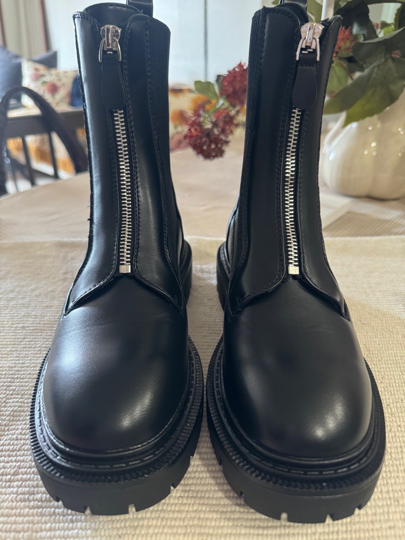 Black zip front boots, Women's Fashion, Footwear, Boots on Carousell
