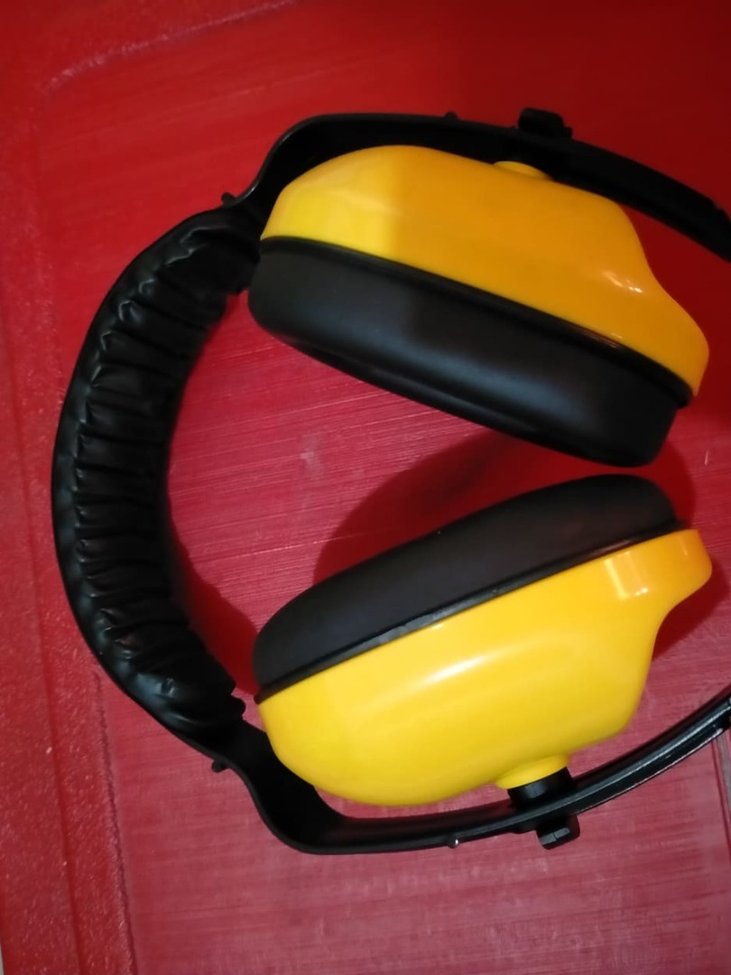 BLUE EAGLE - EM 62 ear muff 3, Commercial & Industrial, Construction ...