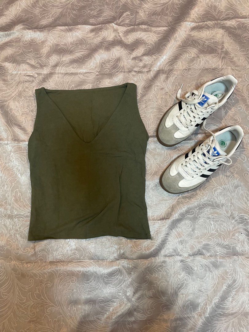 Body Hugging Top, Women's Fashion, Tops, Sleeveless on Carousell