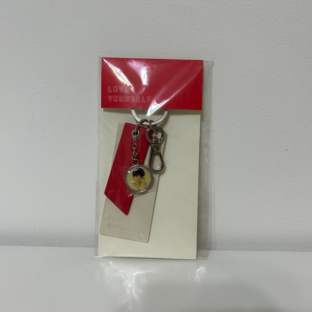 bts v keychain, Hobbies & Toys, Memorabilia & Collectibles, K-Wave on ...