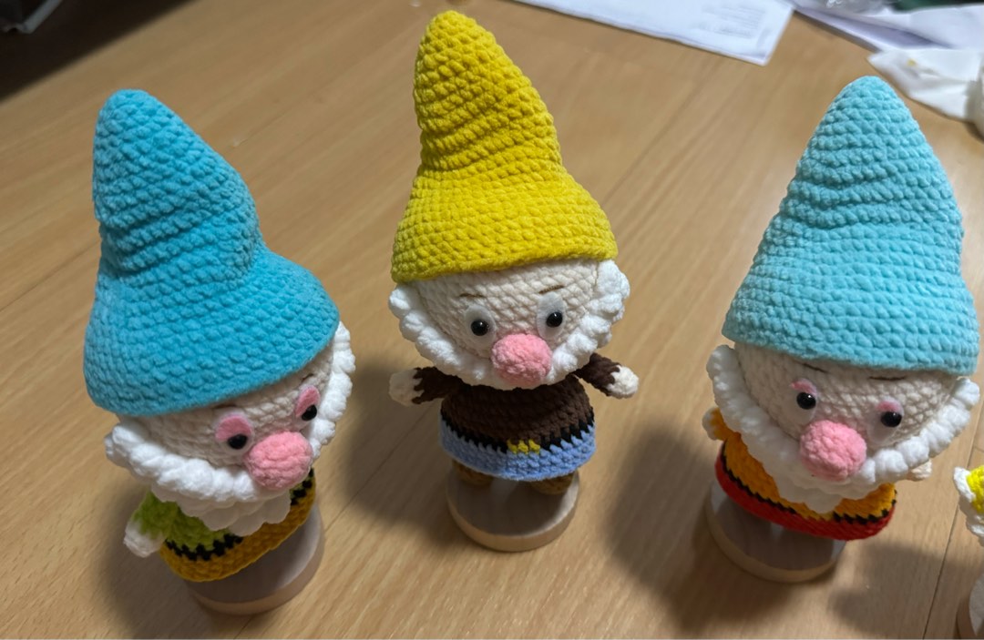 Crochet The Seven Dwarfs and Snow White, Hobbies & Toys, Stationery ...