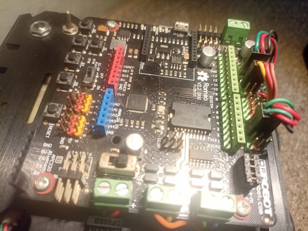 DFROBOT Romeo V2.2 R3 Arduino with motor Driver include Mechanical Devastor Robot Kit, Barang ...