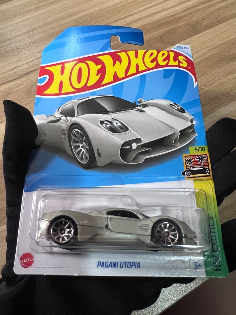 HW PAGANI UTOPIA, Hobbies & Toys, Toys & Games on Carousell