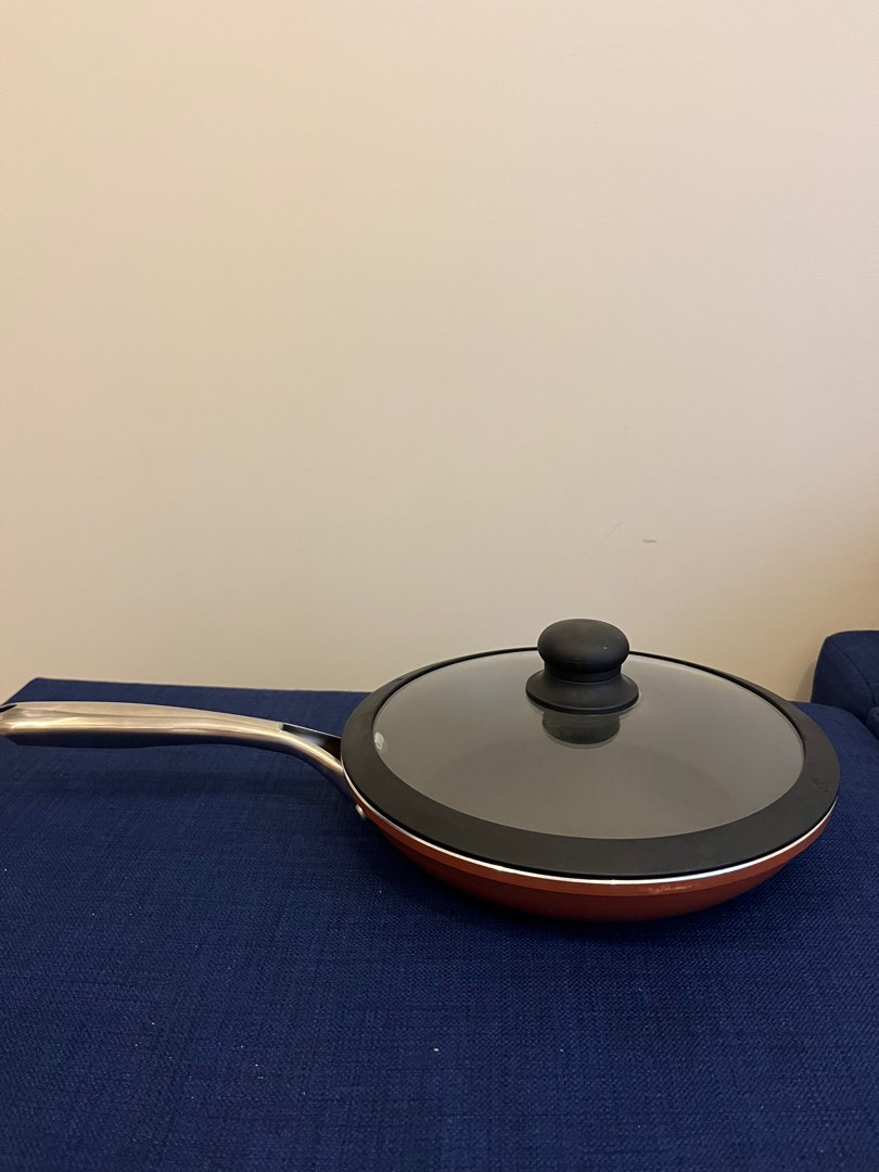 Induction safe pan w/ freebie, Furniture & Home Living, Kitchenware ...