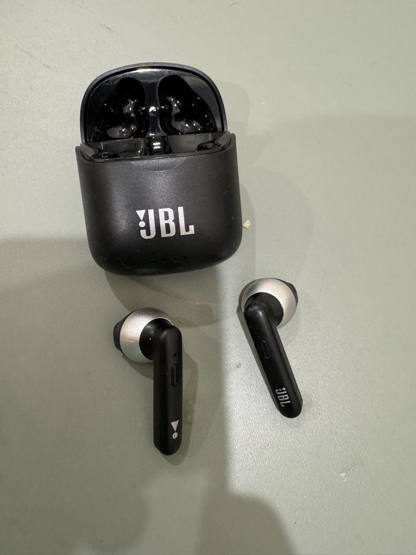 JBL Wireless Earbuds, Audio, Earphones on Carousell