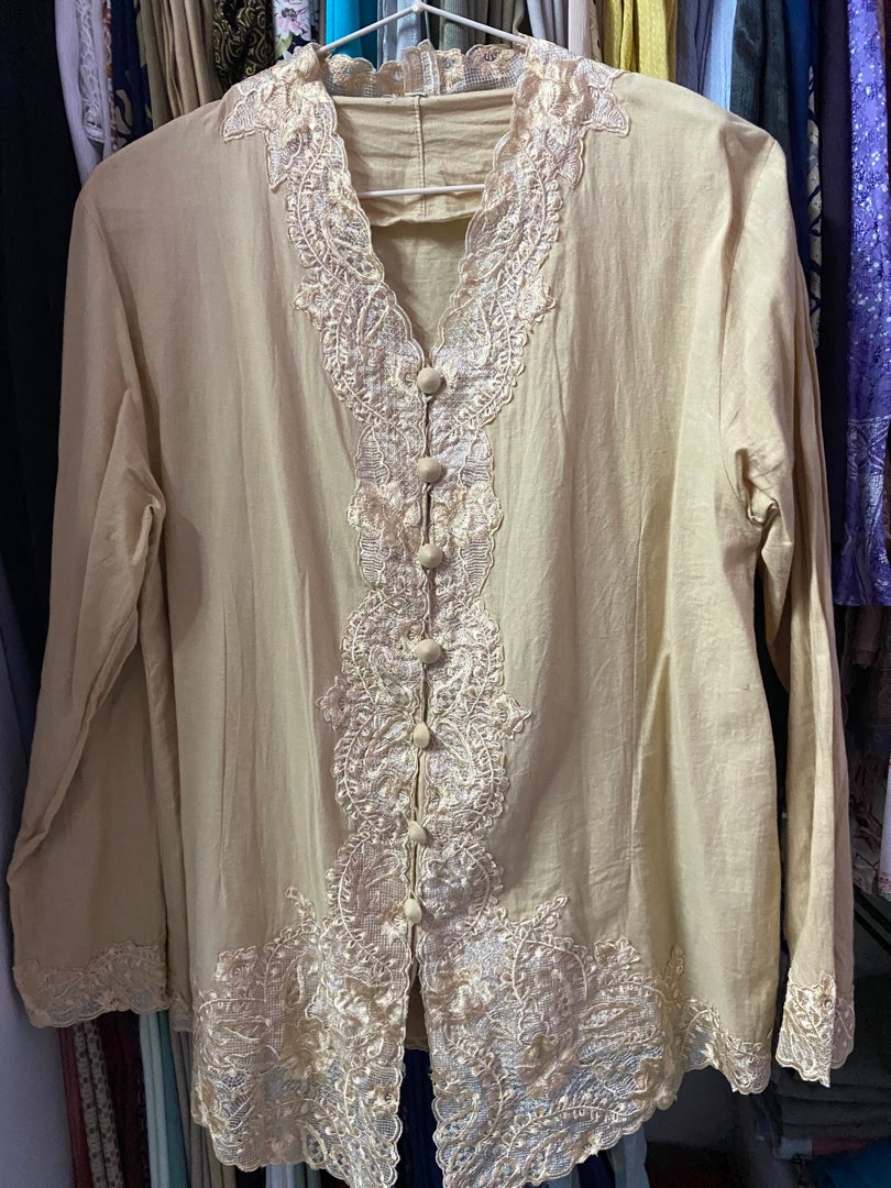 Kebaya top sulam embroidery , Women's Fashion, Muslimah Fashion, Baju ...