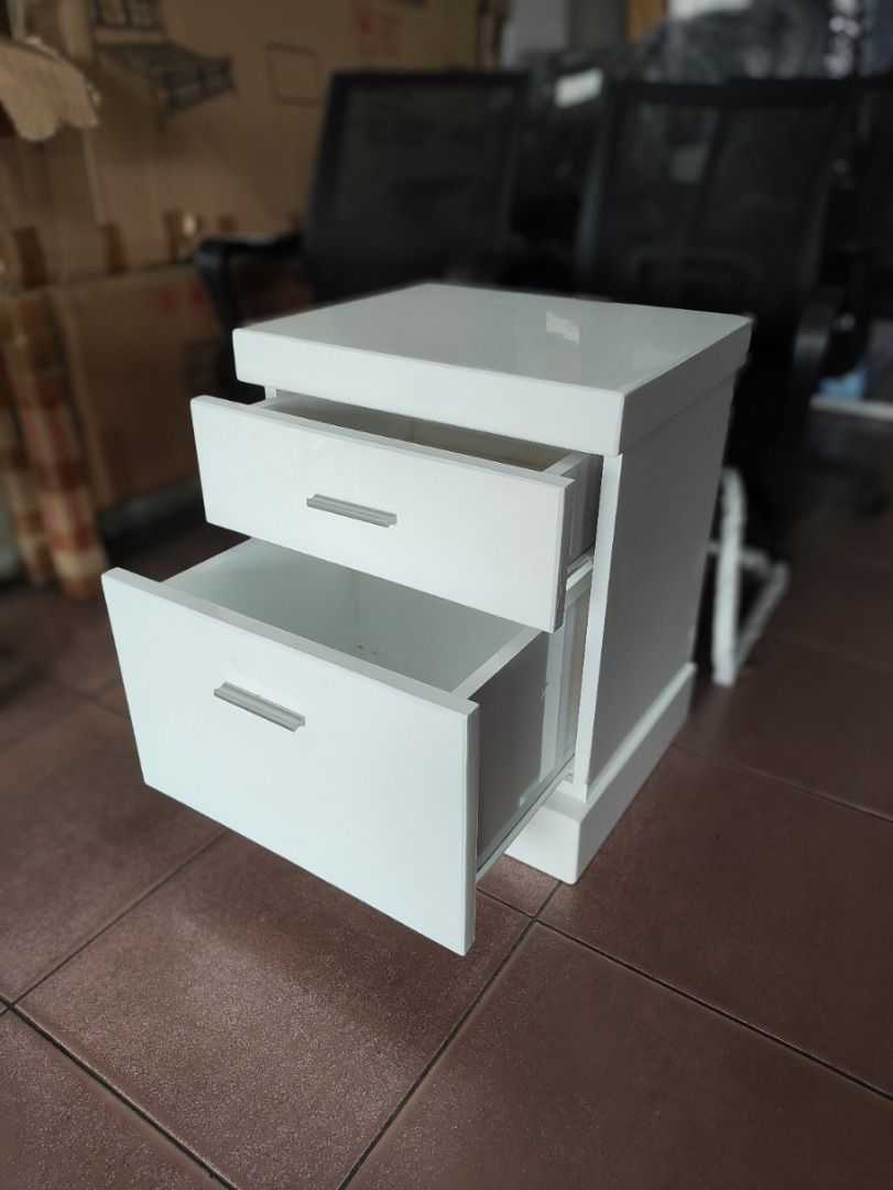 Nakas Starmax Regina Meja samping Meja lampu meja kopi meja kasur, Perabotan Rumah di Carousell