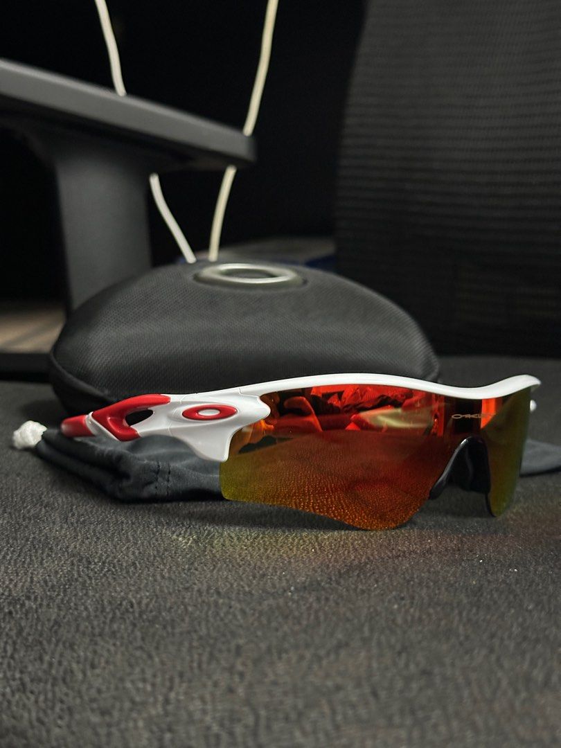 Oakley Radarlock, Men's Fashion, Watches & Accessories, Sunglasses ...