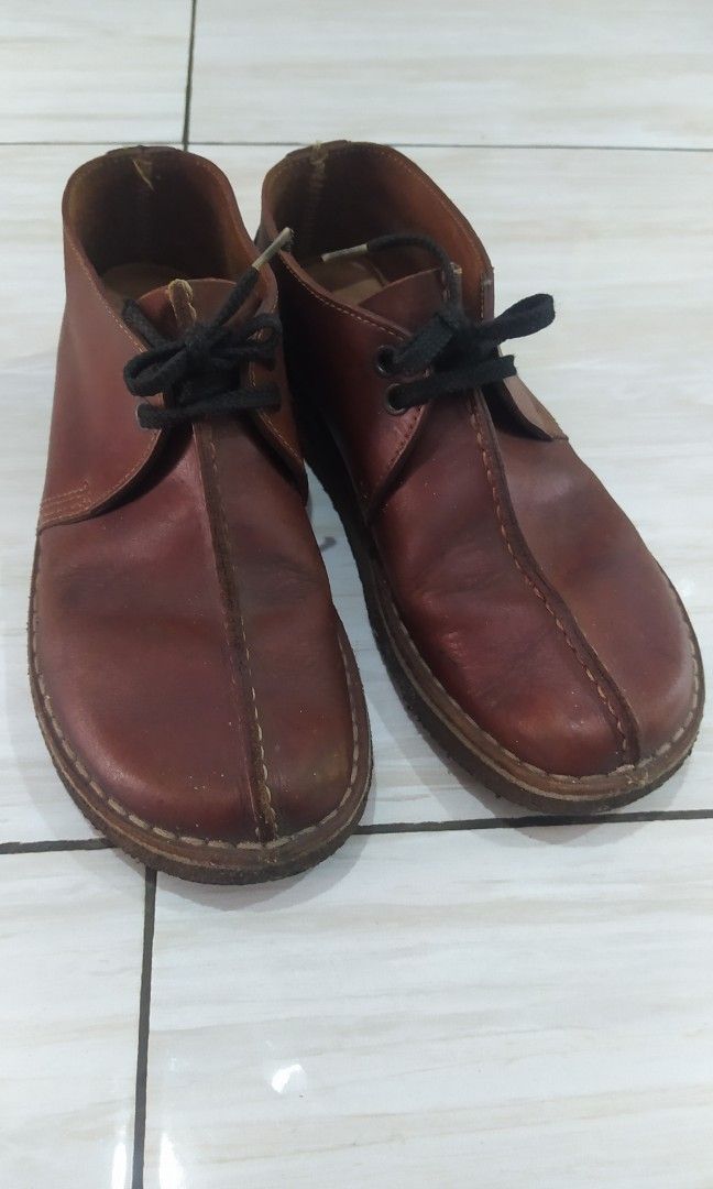 Sepatu Clarks Desert Leather, Fesyen Pria, Sepatu , Sepatu Formal di ...