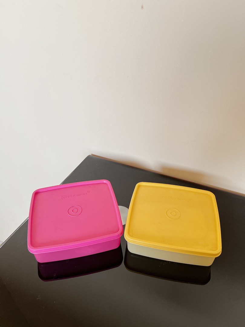 TUPPERWARE Large Square Away 660ml Kotak Makan Bekal, Kitchen ...